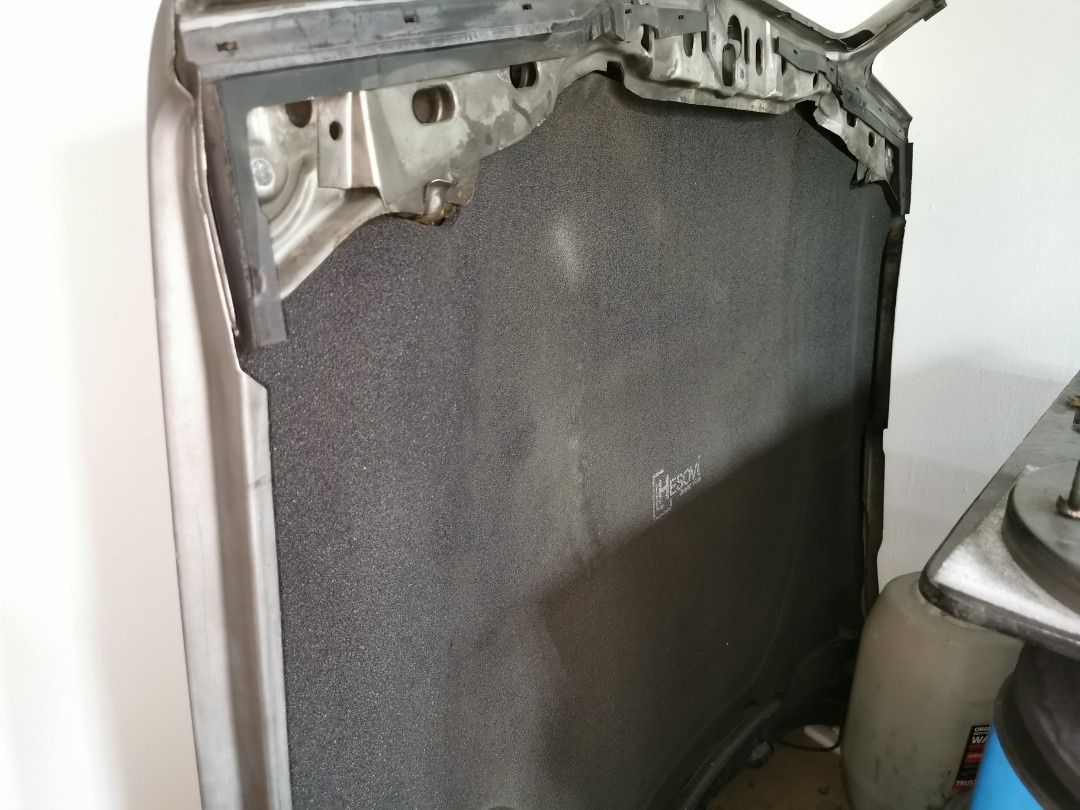 W124 E200 Bonnet, Car Accessories, Accessories on Carousell