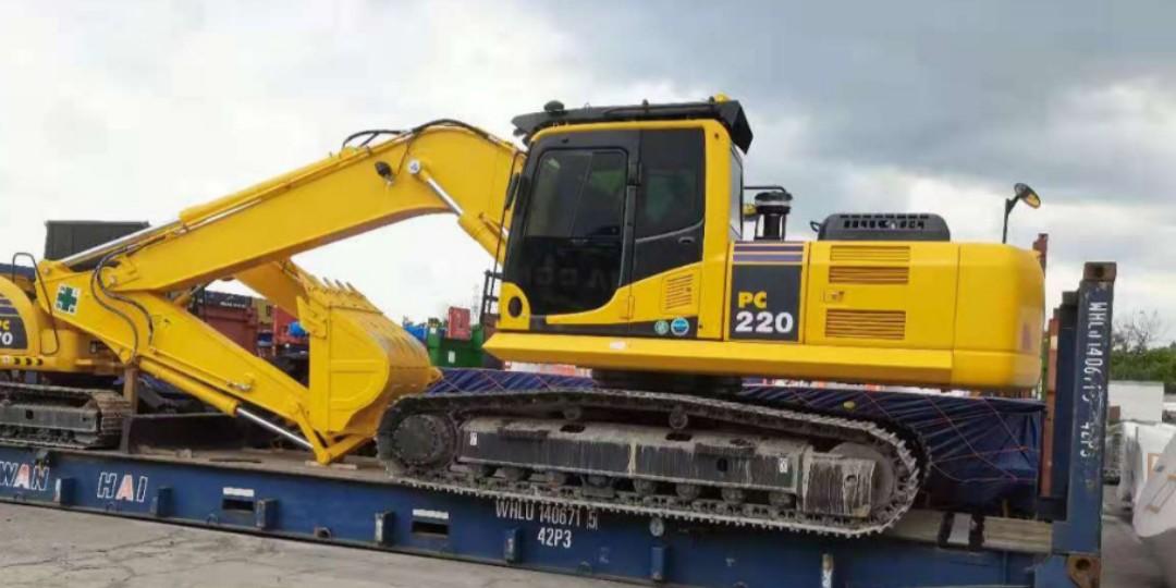 Komatsu PC220-7 Excavator, Commercial & Industrial, Construction Tools ...