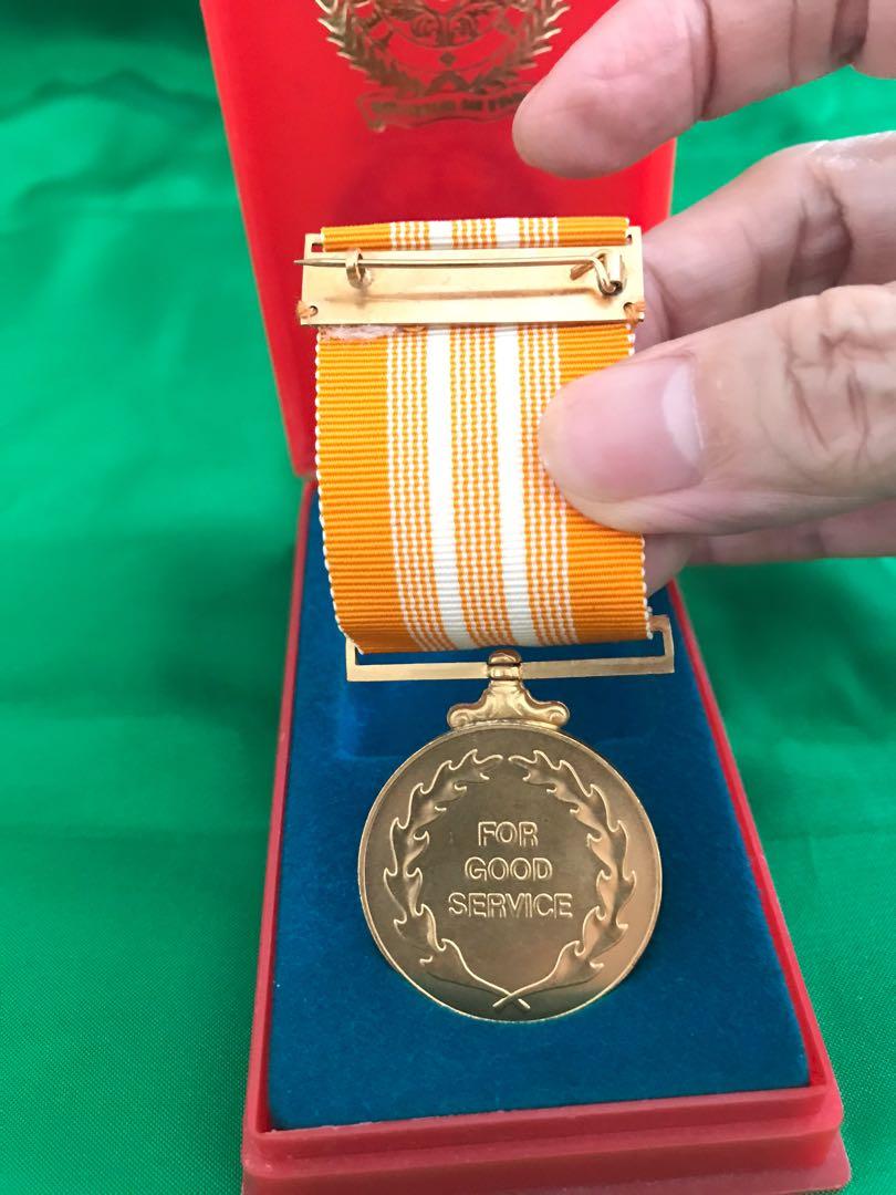 Singapore Army Forces For Good Service Medal with ribbon bin badge ...