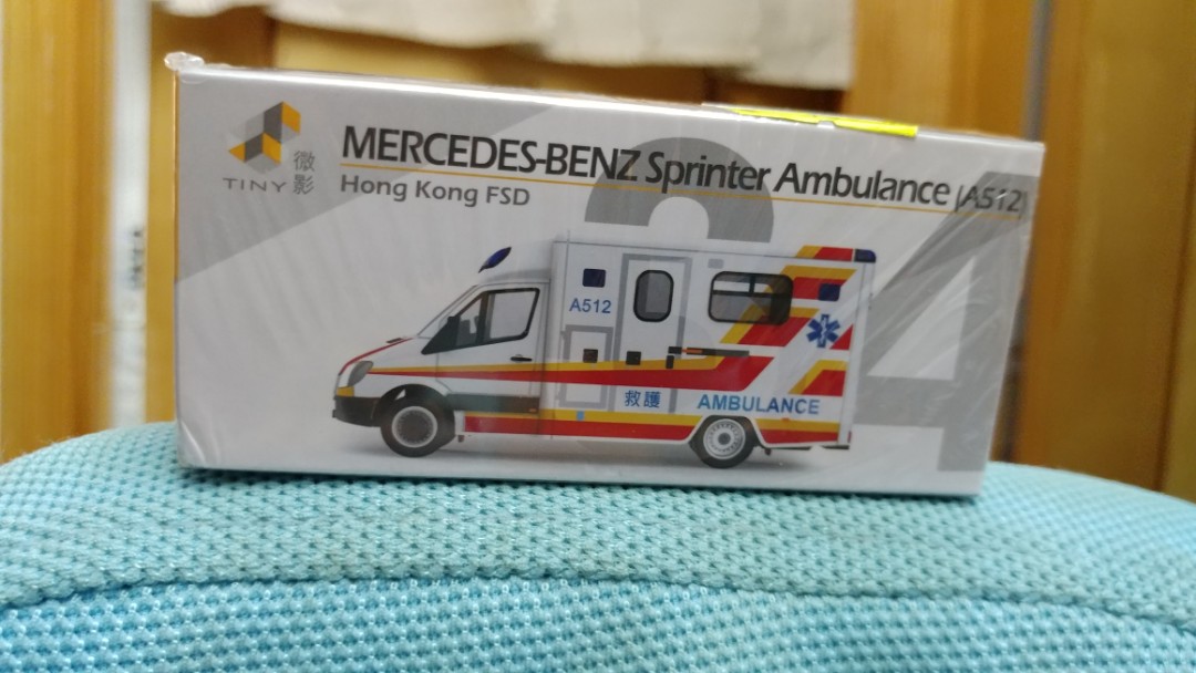 Tiny 微影 34 - Mercedes-Benz Sprinter 救護車 A512, 興趣及遊戲, 玩具 & 遊戲類 - Carousell