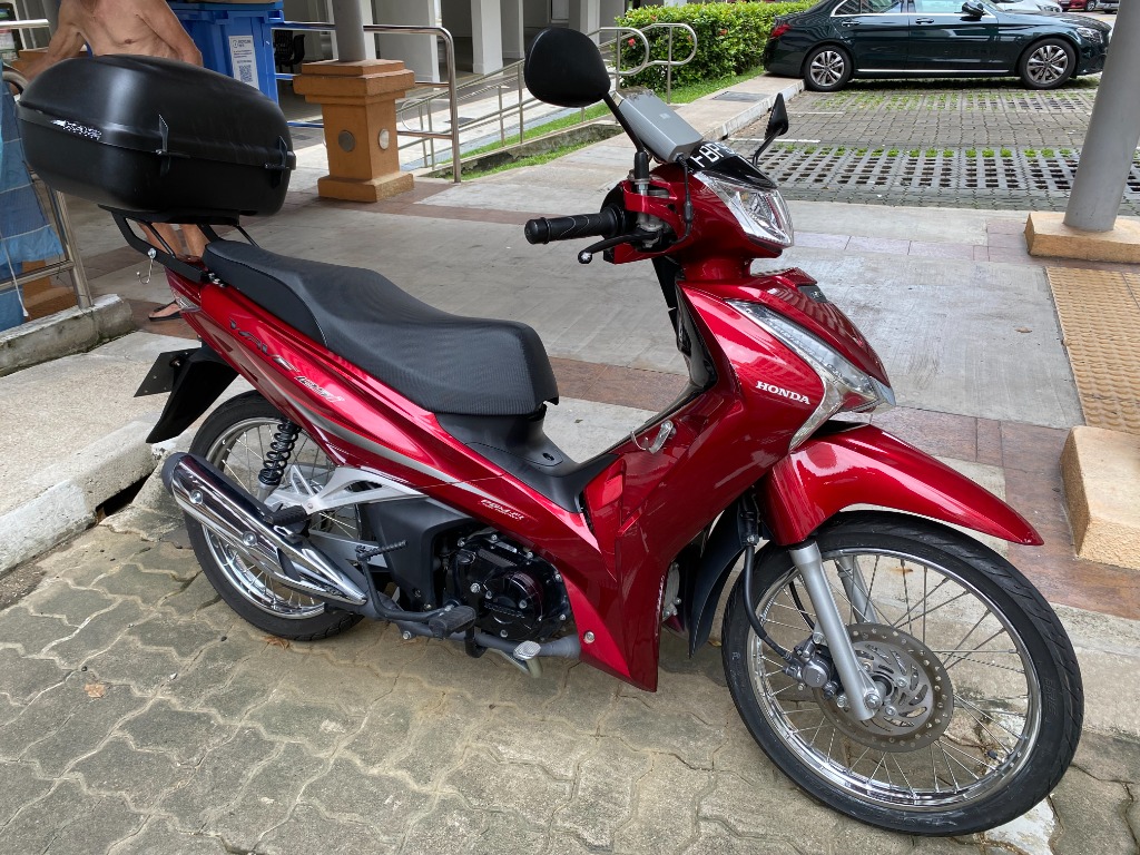 2 years old Honda Wave 125I with low mileage, Motorcycles, Motorcycles ...