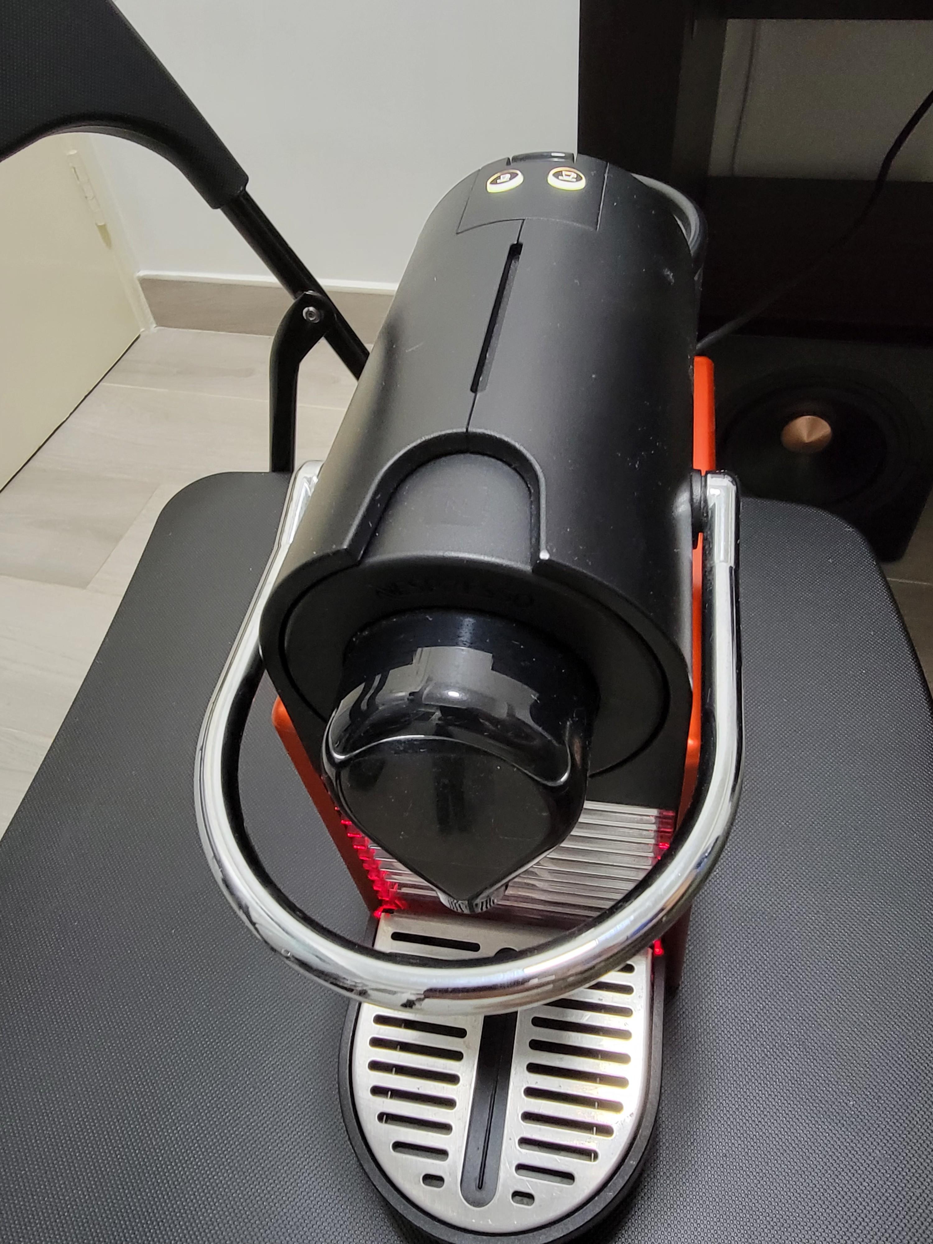 Nespresso C61 Pixie 咖啡機, 家庭電器, 廚房電器, 咖啡機及咖啡壺 - Carousell