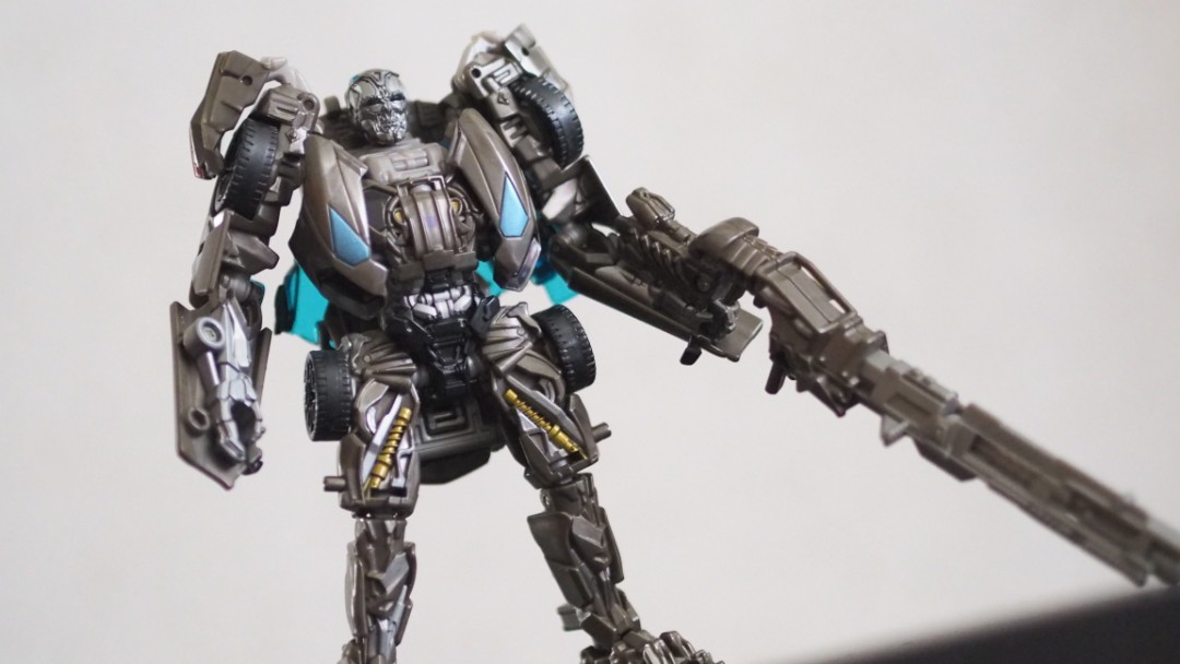 Transformers AOE Deluxe Class LOCKDOWN Autobot Figure, Hobbies & Toys ...