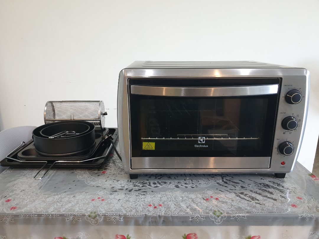 Electrolux Tabletop Oven 56L with baking accesories, TV & Home Appliances, Kitchen Appliances ...