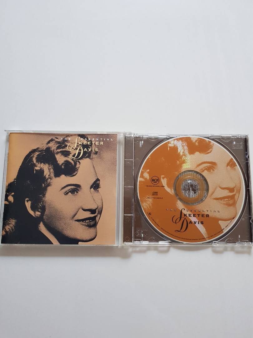 CD The Essential Skeeter Davis, Hobbies & Toys, Music & Media, CDs ...