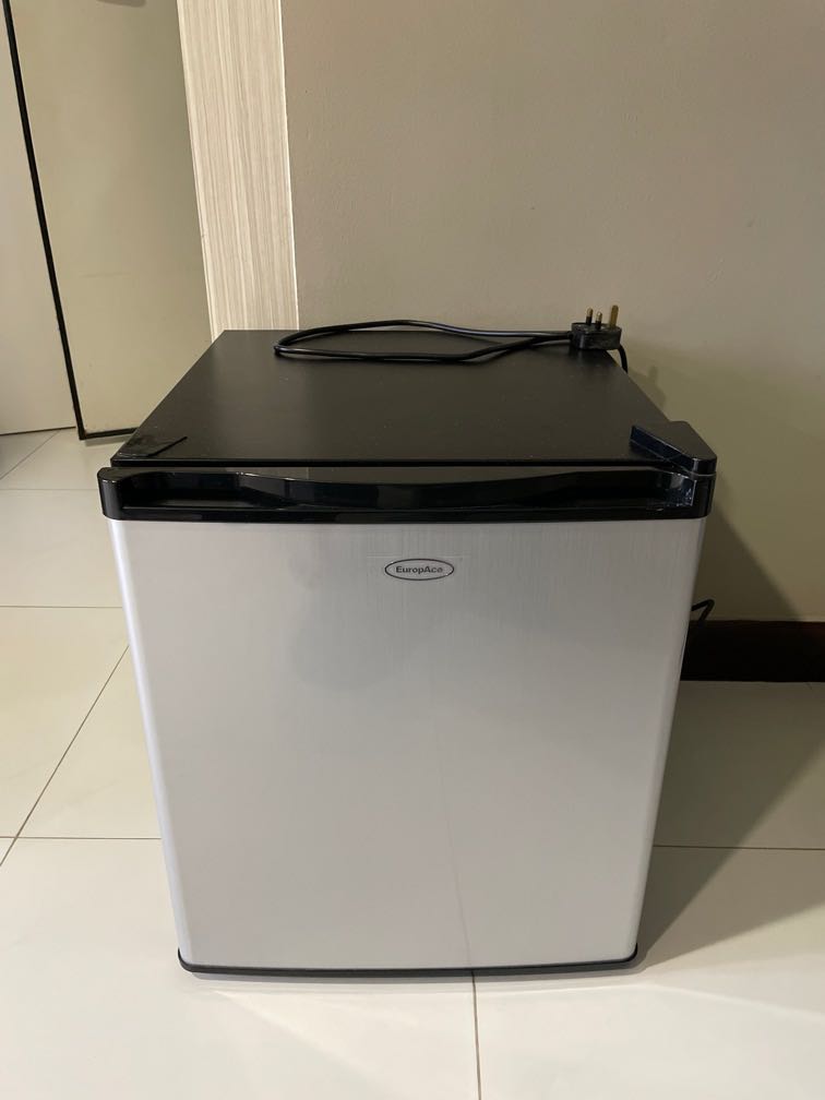 EuropAce 50L Bar Fridge ER9250 - Silver, TV & Home Appliances, Kitchen ...