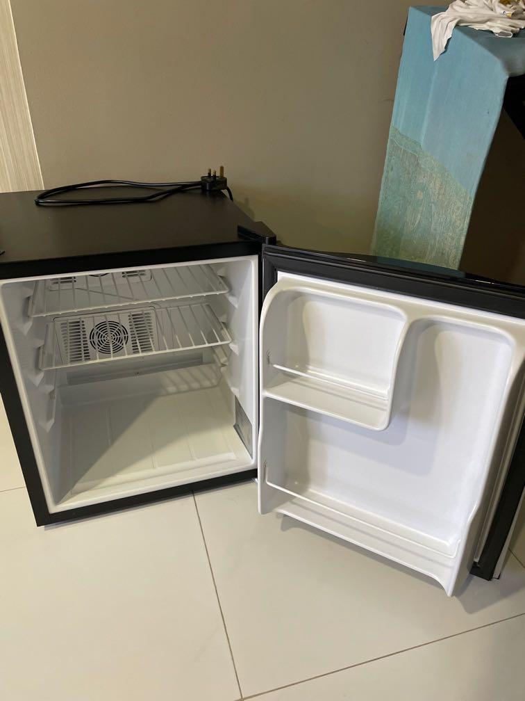 EuropAce 50L Bar Fridge ER9250 - Silver, TV & Home Appliances, Kitchen ...