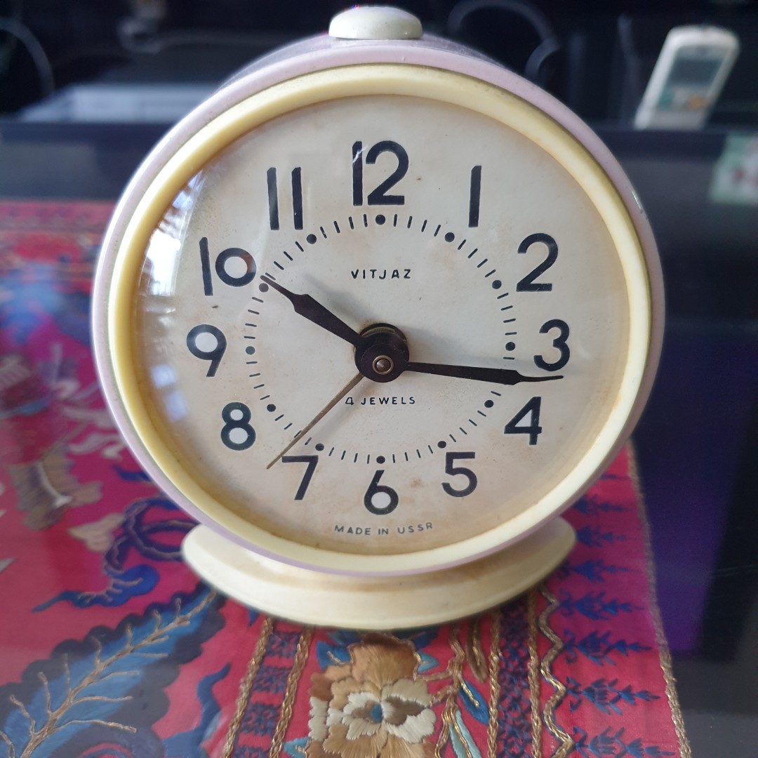Vintage manual wound clock, Hobbies & Toys, Memorabilia & Collectibles ...