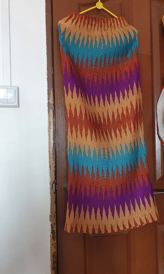 Kain raya, Women's Fashion, Muslimah Fashion, Baju Kurung & sets on ...