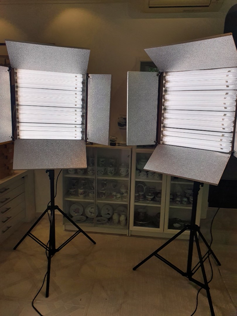 Old School Professional Studio Fluorescent Lighting, Photography ...