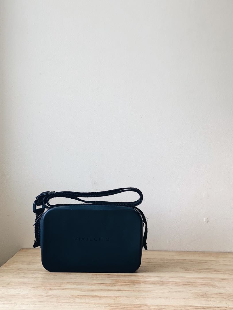 Viajecito Splash Kit, Women's Fashion, Bags & Wallets, Cross-body Bags ...