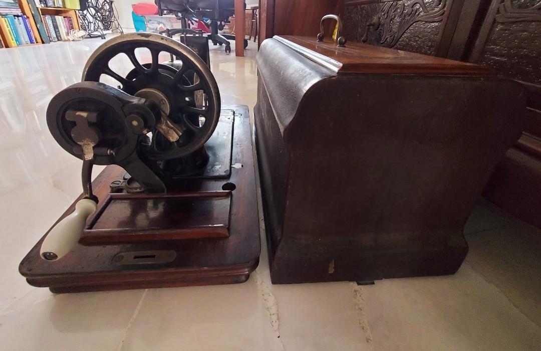 Antique Transverse Shuttle Gritzner sewing machine, Hobbies & Toys ...