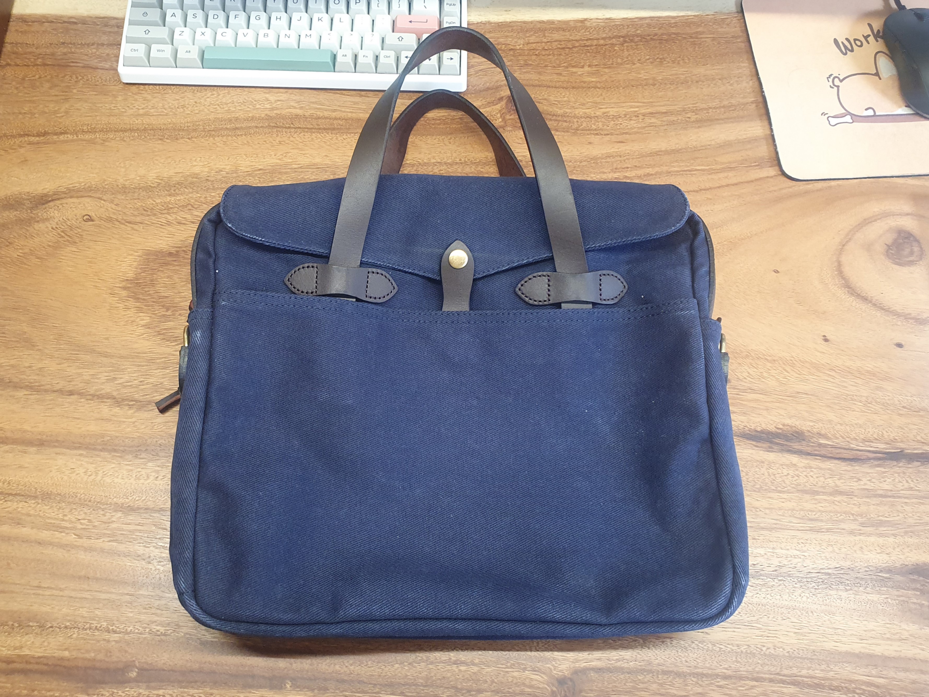 Filson 256 Briefcase, Men's Fashion, Bags, Briefcases on Carousell