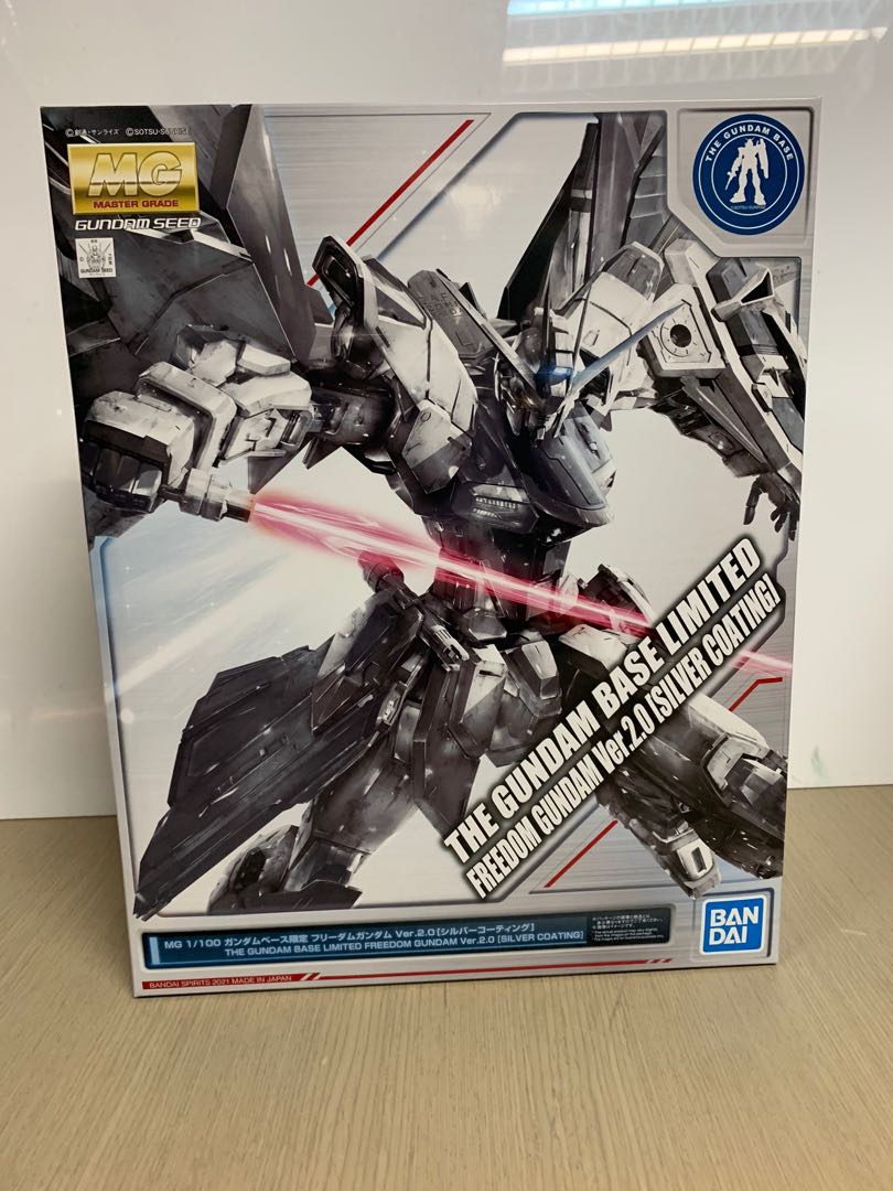 日本Gundam Base限定MG 1/100 Freedom Gundam Ver.2.0 Silver Coating Version ...