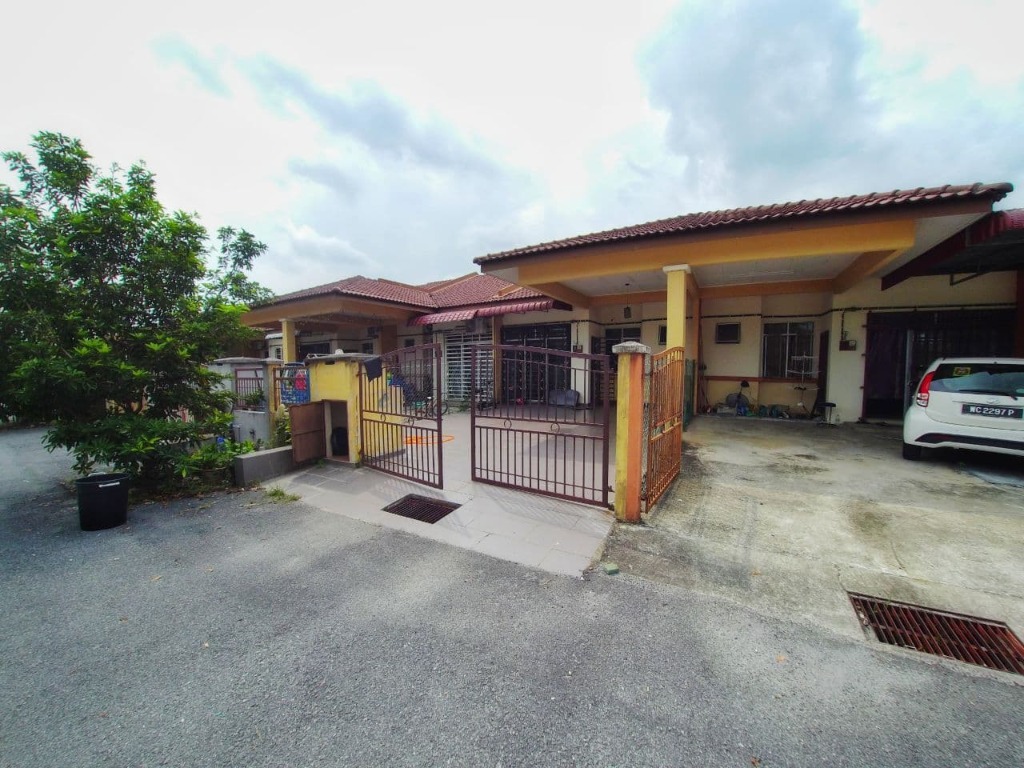 SINGLE STOREY TAMAN INTAN BAIDURI, SALAK TINGGI SEPANG, Property, For Sale on Carousell