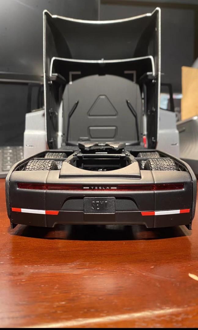 Tesla Semi 1:24 model, Hobbies & Toys, Toys & Games on Carousell