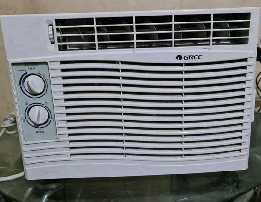 GREE Window type non inverter/Manual 0.5HP air conditioner, TV & Home ...