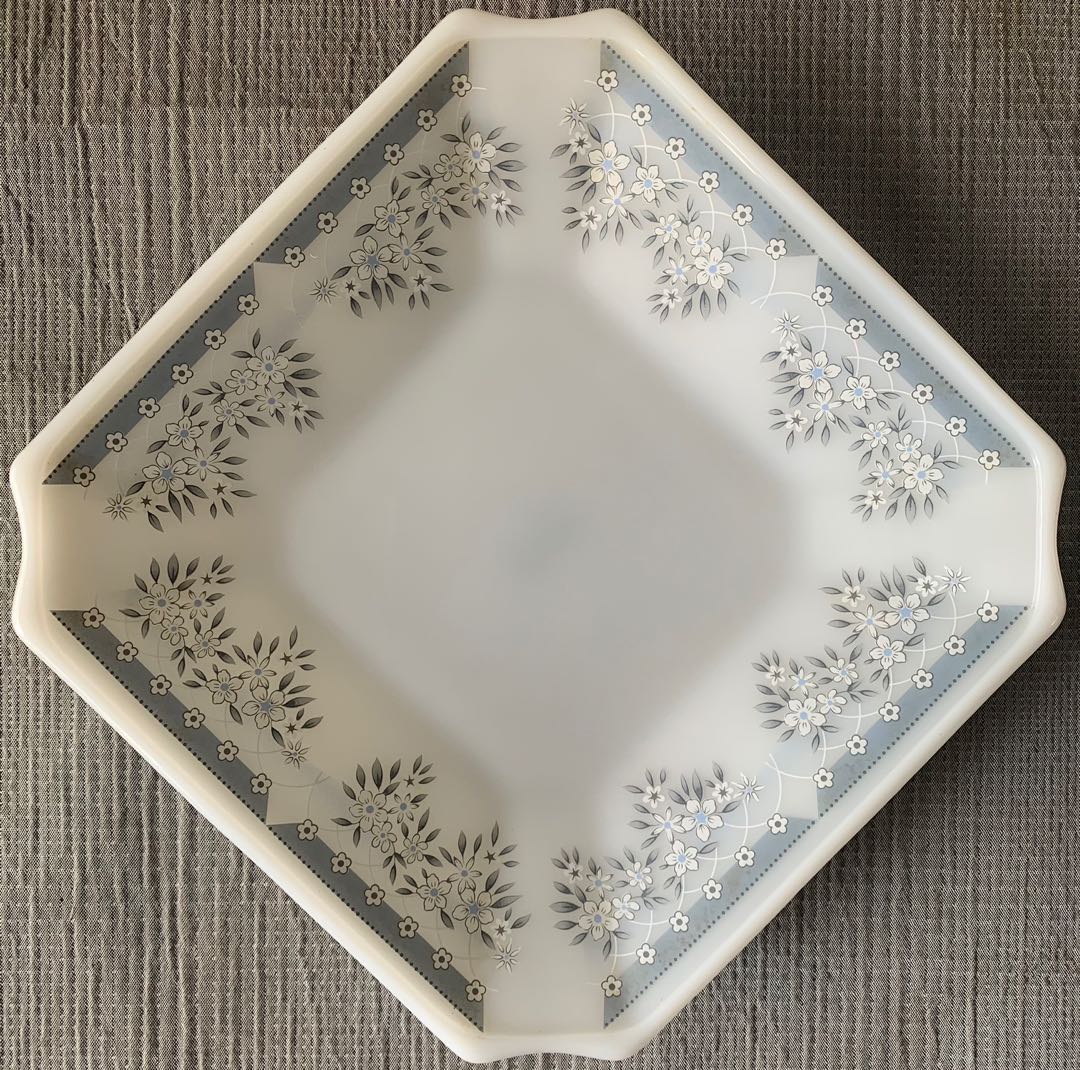 LANDEX white glass plates, Furniture & Home Living, Kitchenware ...