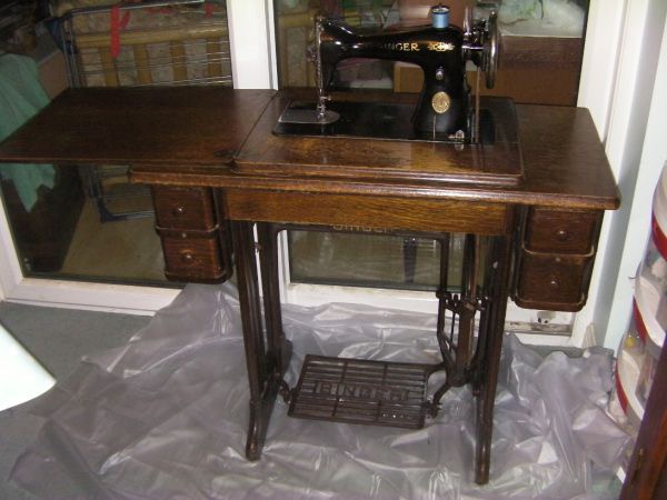 Vintage Singer 15K Sewing Machine with antique Singer Table, Hobbies ...