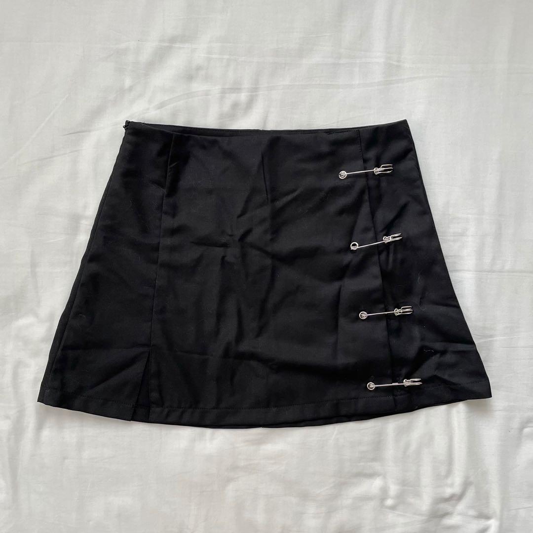 black safety pin mini skirt, Women's Fashion, Bottoms, Skirts on Carousell