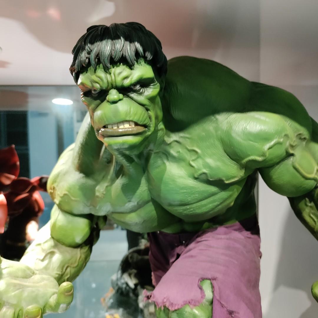 Exclusive Sideshow Premium Format Marvel Incredible Hulk with repainted ...