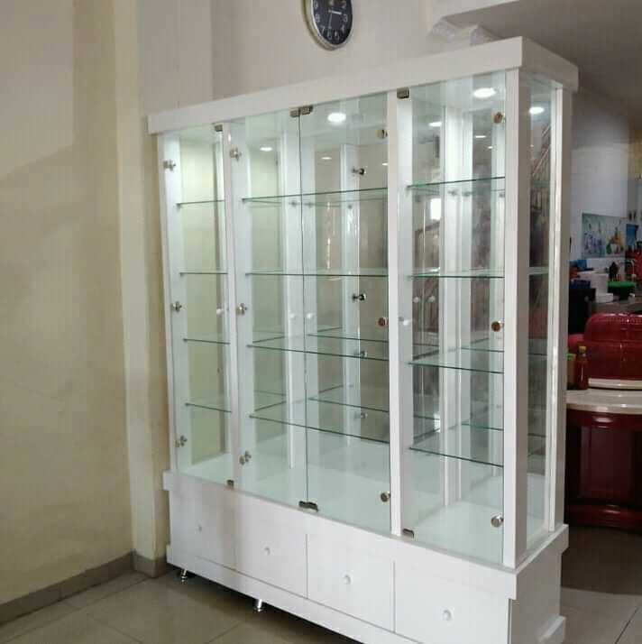 Lemari kaca hias minimalis modern, Perabotan Rumah di Carousell
