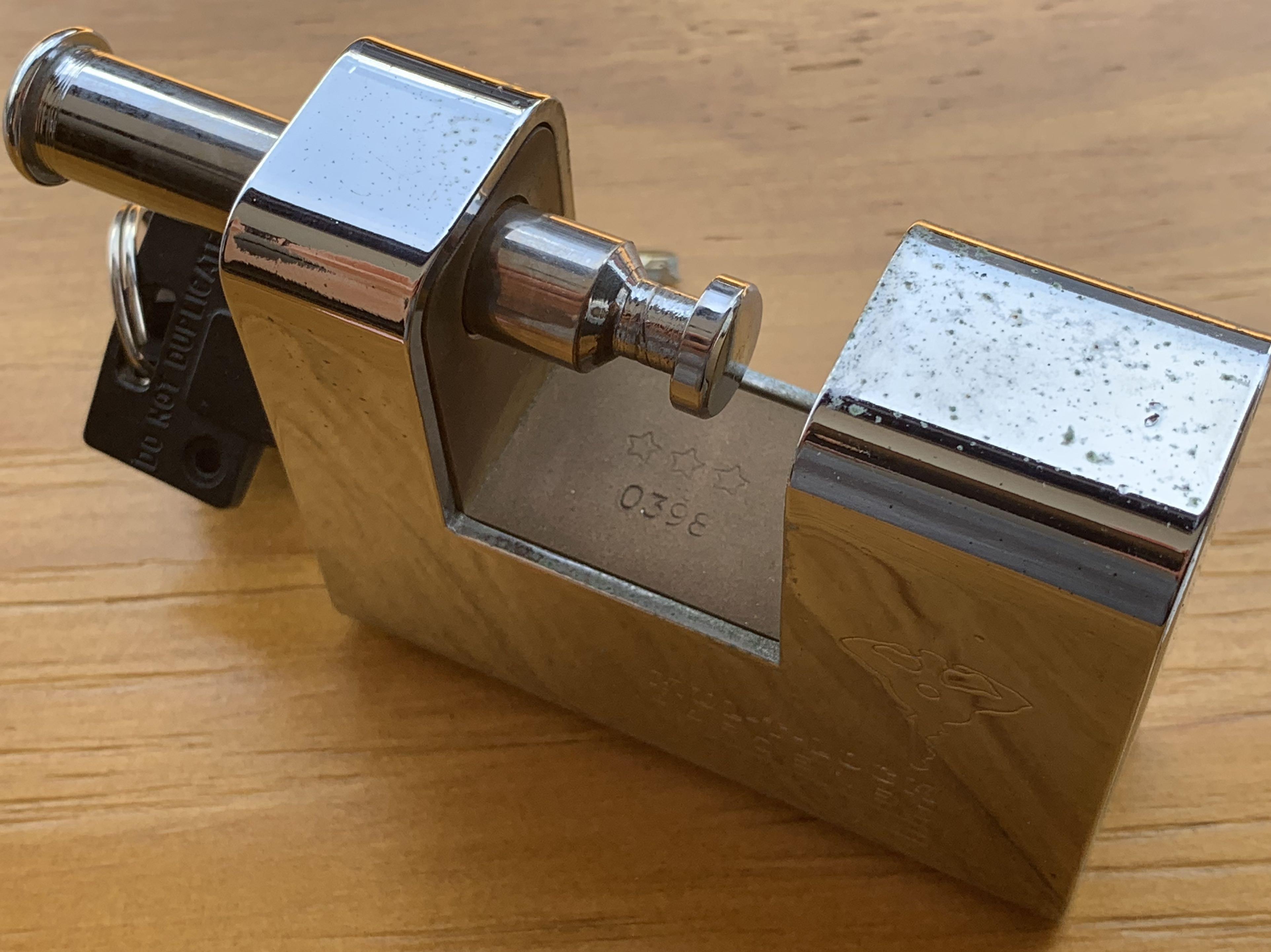 Mul-T-Lock Sliding Bolt Padlock Harden, Furniture & Home Living ...