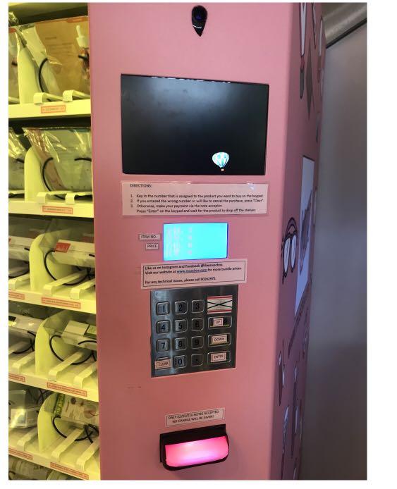 Vending Machine non chiller very new arcade, TV & Home Appliances ...
