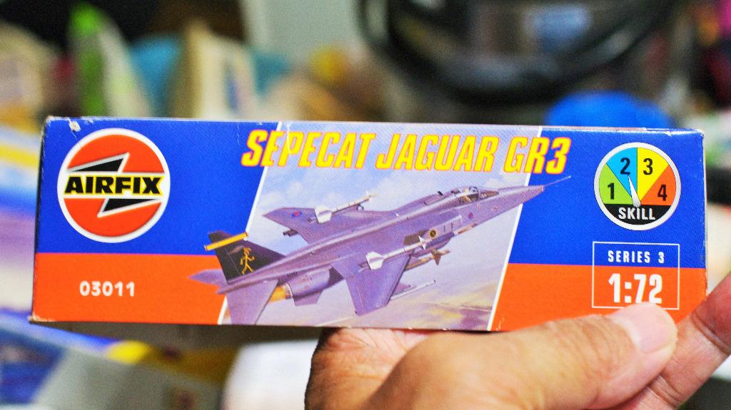 絕版-Airfix-03011-1/72-RAF-Sepecat Jaguar GR.3-M-250, 興趣及遊戲, 收藏品及紀念品, 明星周邊 - Carousell