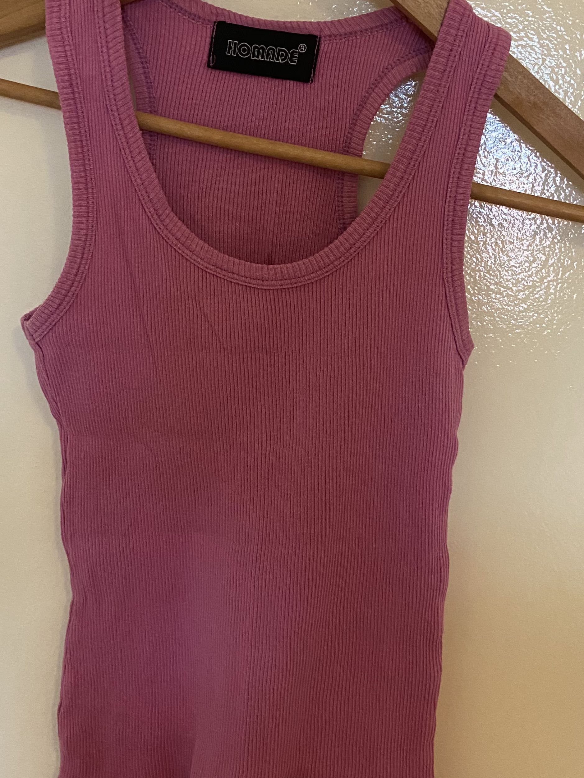 Pink singlet top, Women's Fashion, Tops, Sleeveless on Carousell