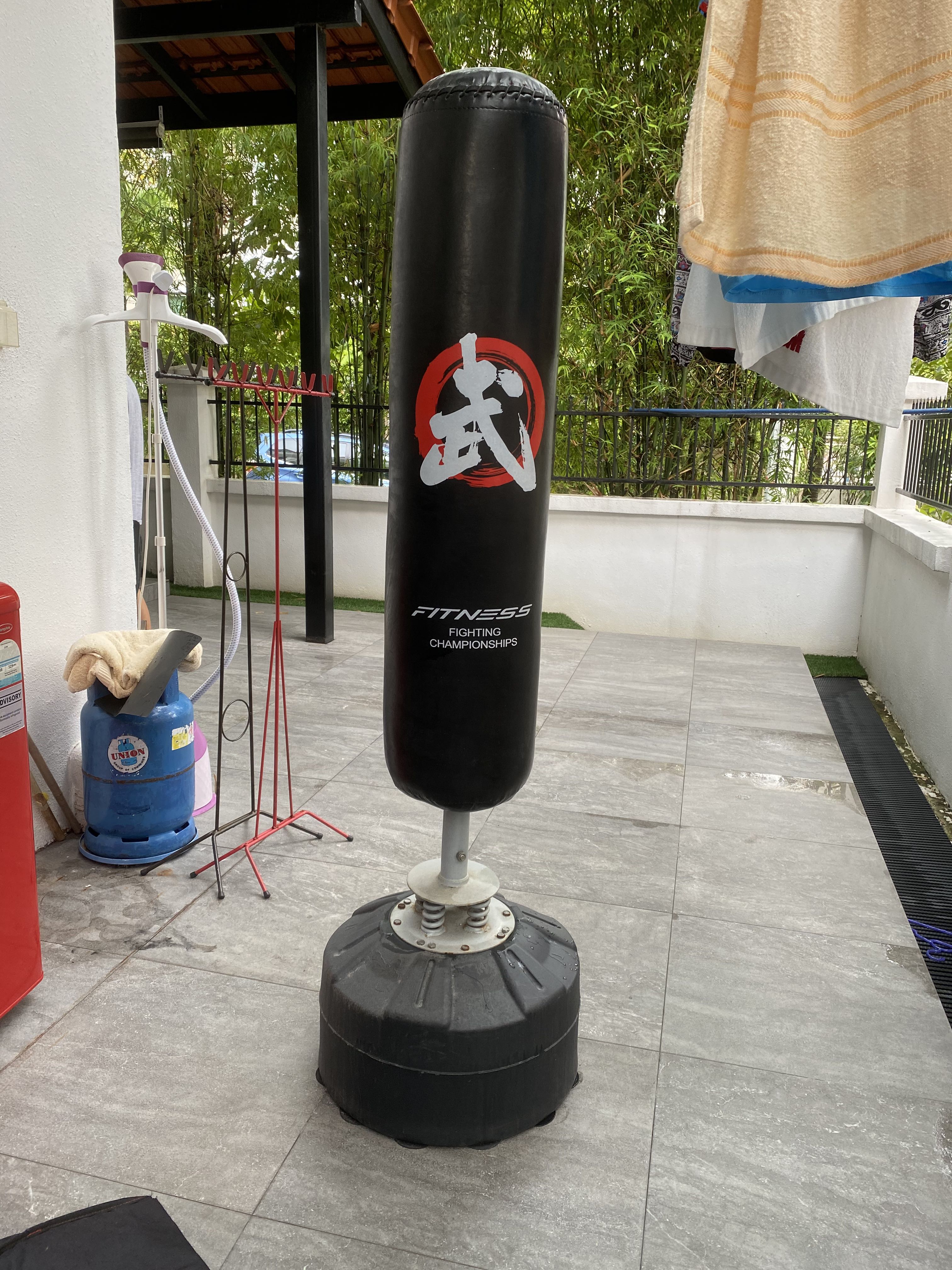 Standing kicking/punching bag, Sports Equipment, Exercise & Fitness ...