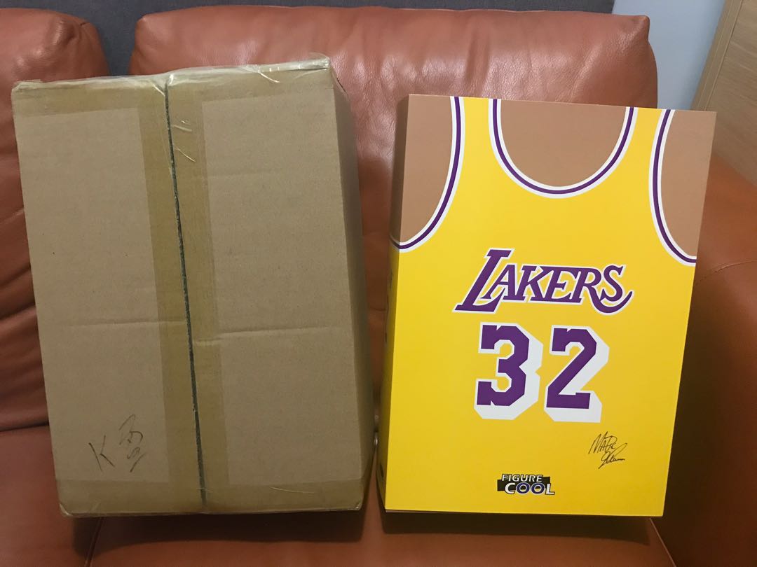 Figure Cool 1:6 Magic Johnson + Larry Bird, 興趣及遊戲, 玩具 & 遊戲類 - Carousell
