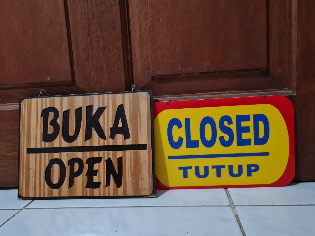 Tulisan Buka Tutup Toko Desain And Kerajinan Tangan Barang And Aksesoris