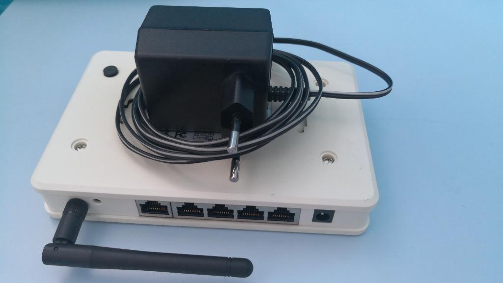 Aztech router, WIFI access point, 4 ports switch, Computers & Tech ...