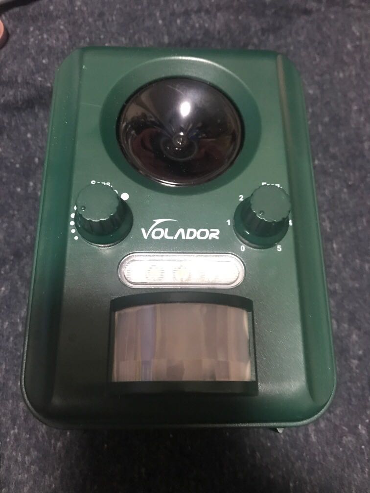 VOLADOR Cat Repellent Motion Activated Ultrasonic Solar Power Battery ...