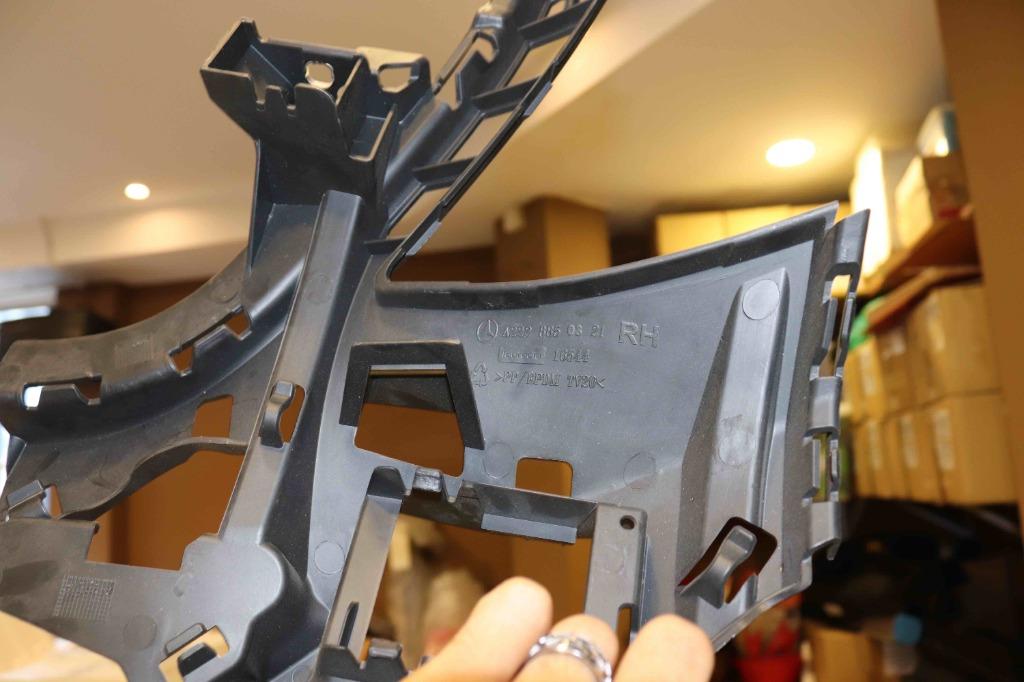 Mercedes S-Class W222 Front Bumper Right Mounting Bracket A2228850321 ...