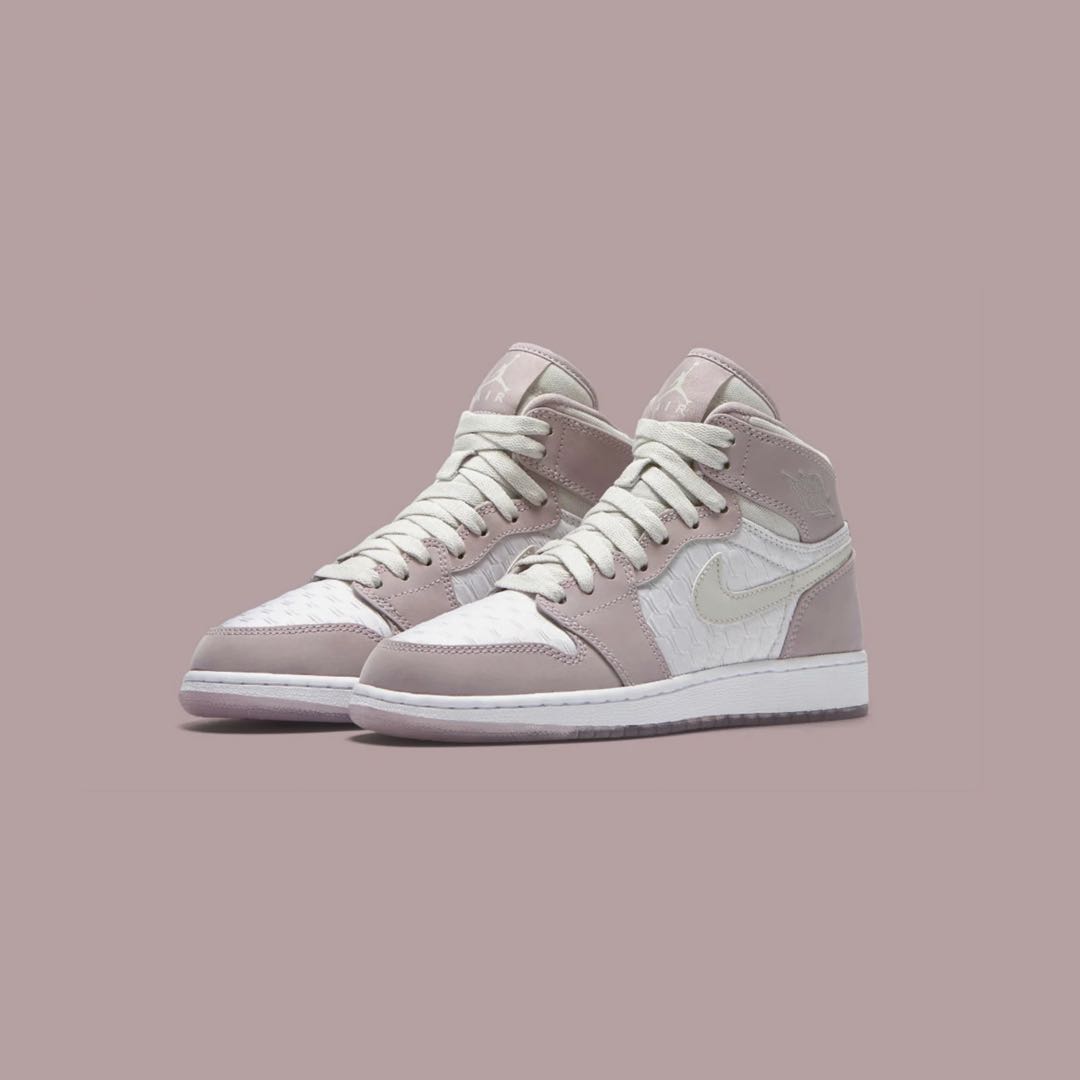 nike air jordan 1 heiress plum fog, Women's Fashion, Footwear, Sneakers ...