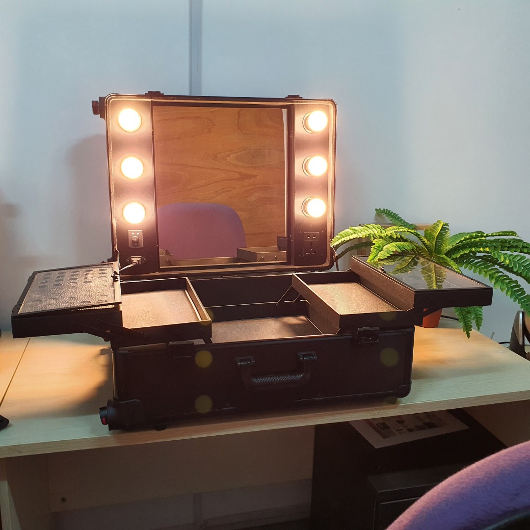 Portable make up counter with lights, Women's Fashion, Jewelry ...