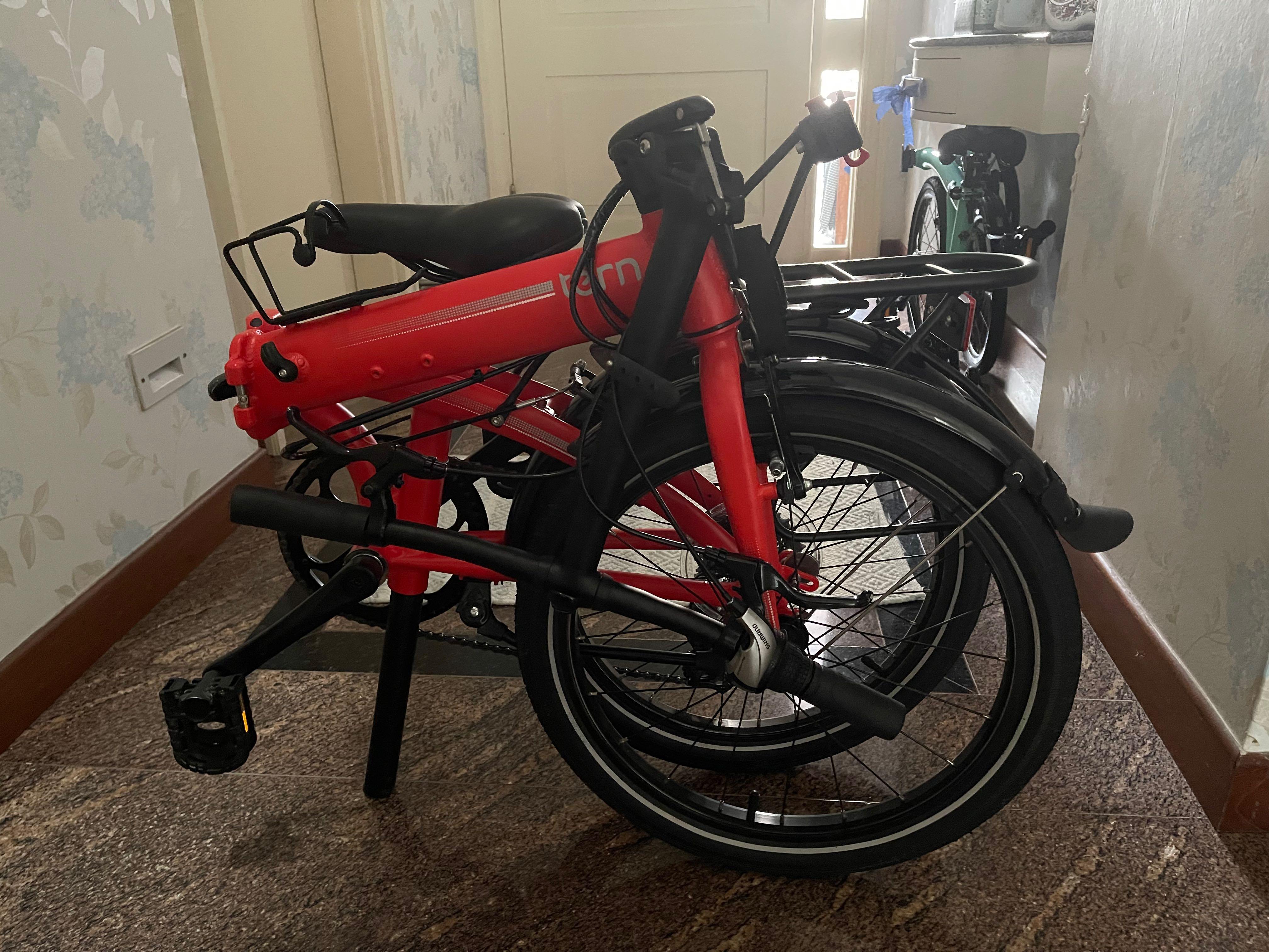 Tern Link C8 complete with waterproof rear rack bag, rear cargo rack ...