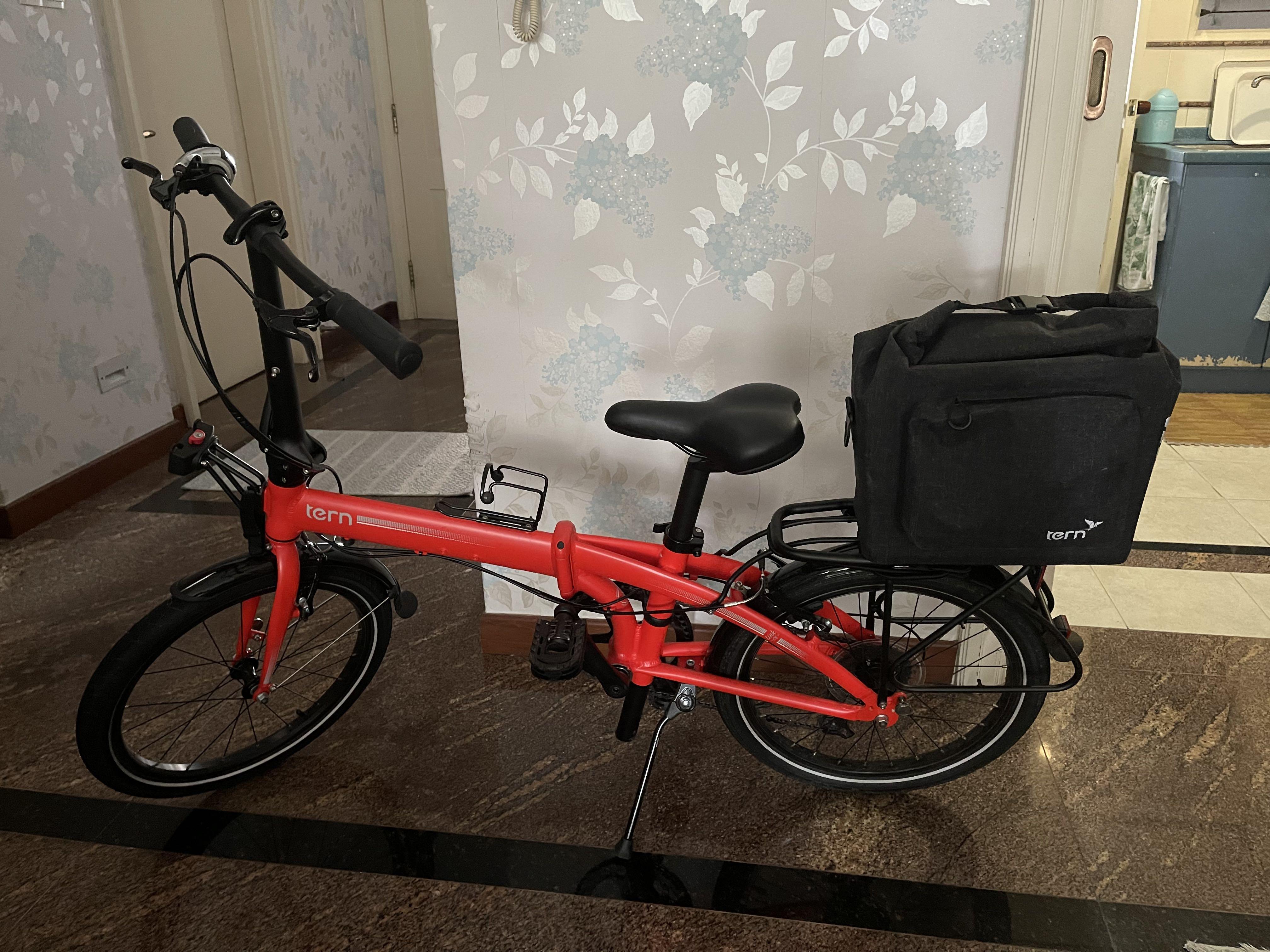 Tern Link C8 complete with waterproof rear rack bag, rear cargo rack ...