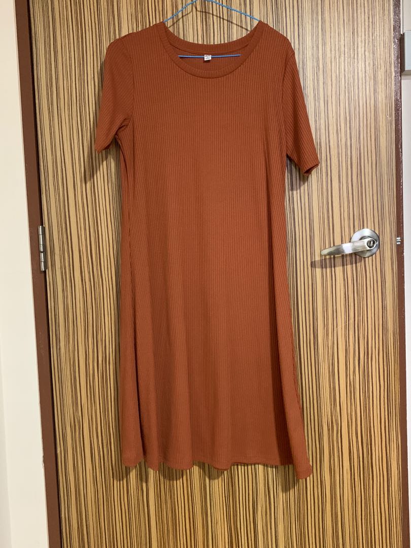 uniqlo dress, Women's Fashion, Tops, Sleeveless on Carousell