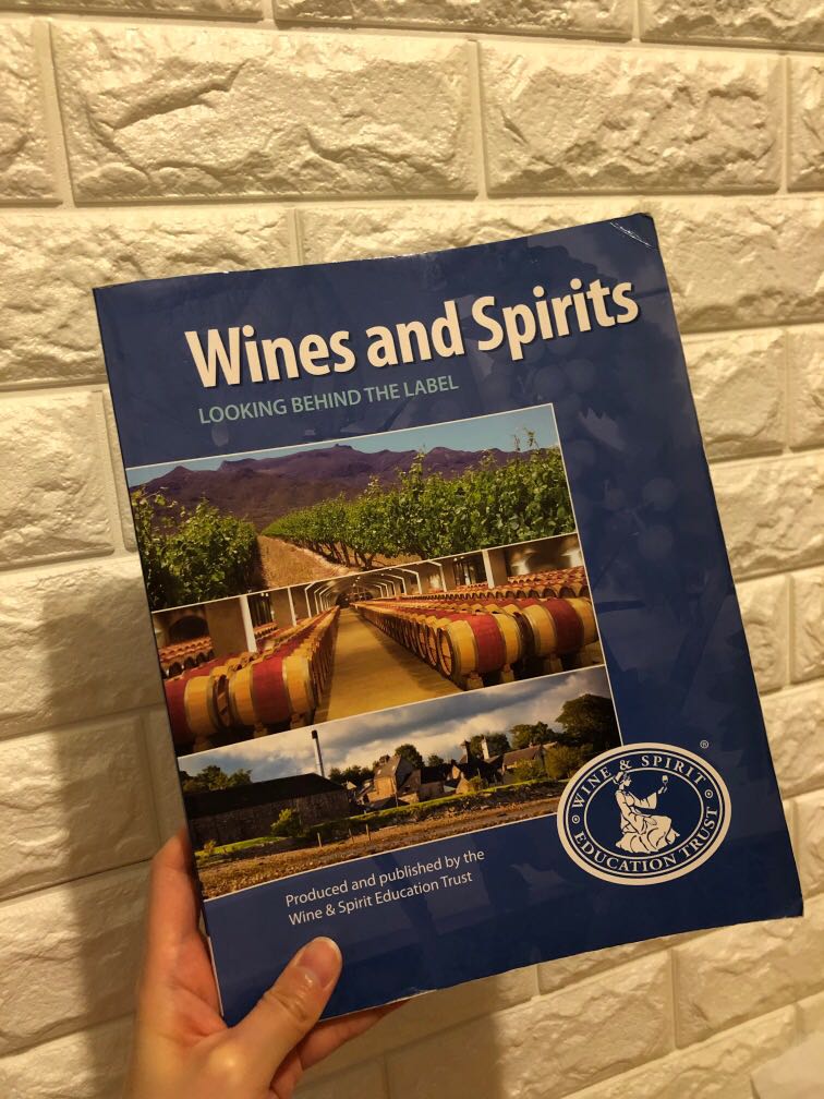 WSET level 2 教科書, 興趣及遊戲, 書本 & 文具, 教科書 - Carousell