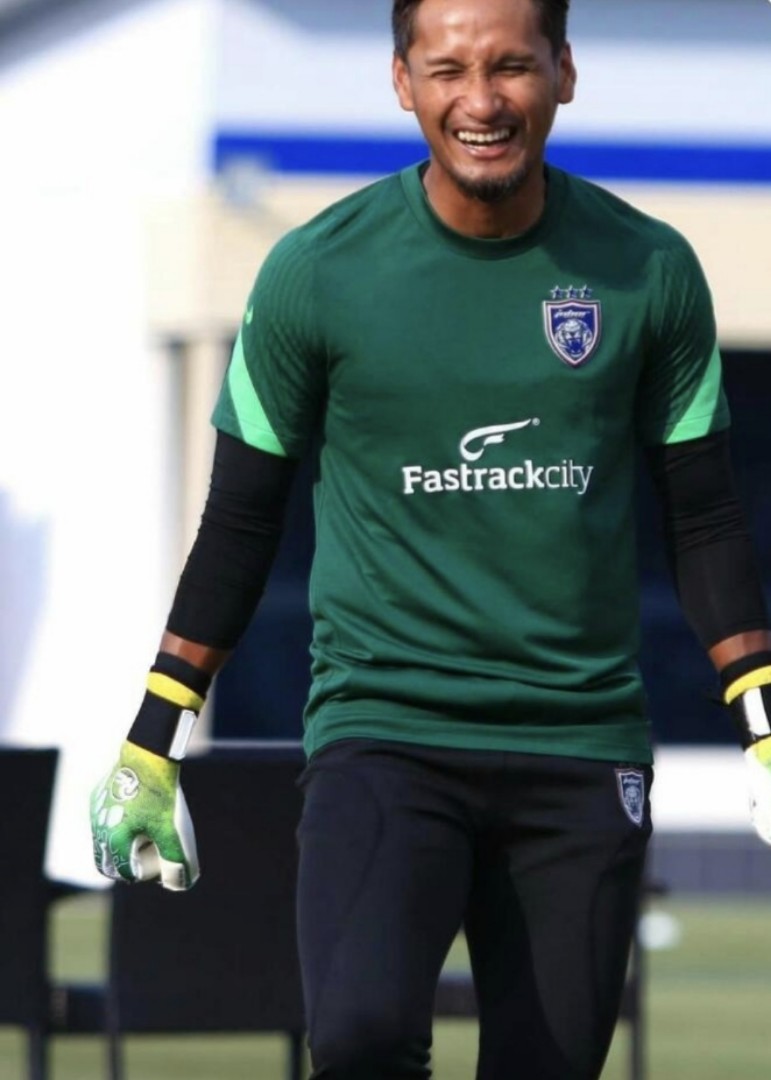 JDT 2021 GK Training Jersey, Sports, Athletic & Sports Clothing on ...
