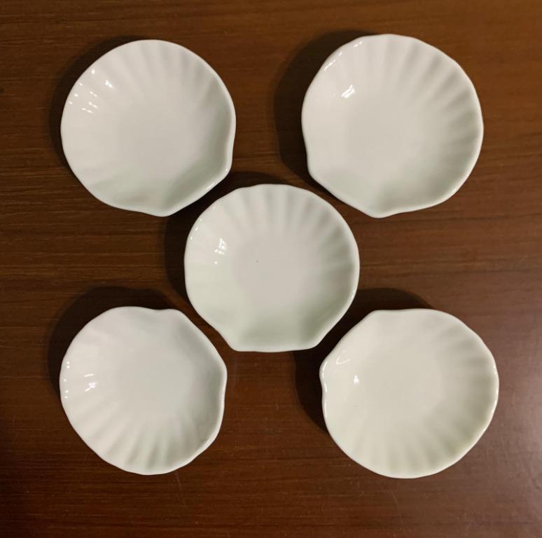 Scallop shell shaped white porcelain sauce plate / canape dish ...