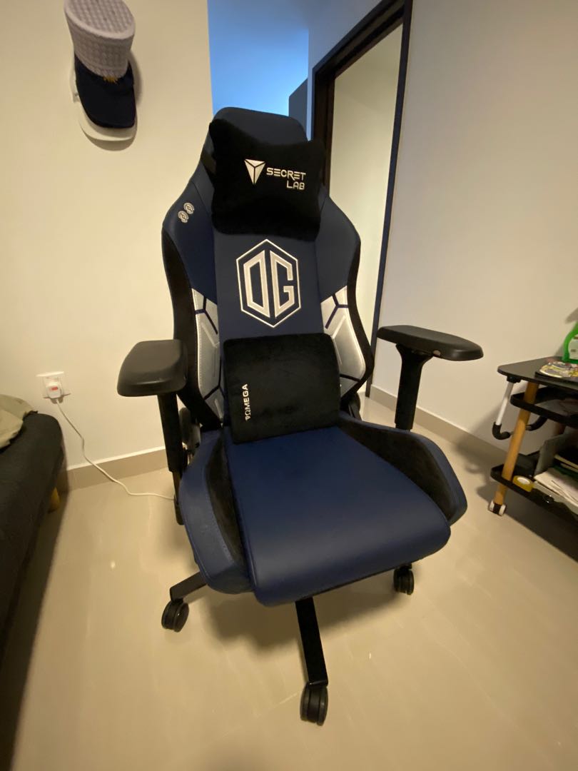 Secret Lab Omega OG Gaming Chair, Men's Fashion, Activewear on Carousell