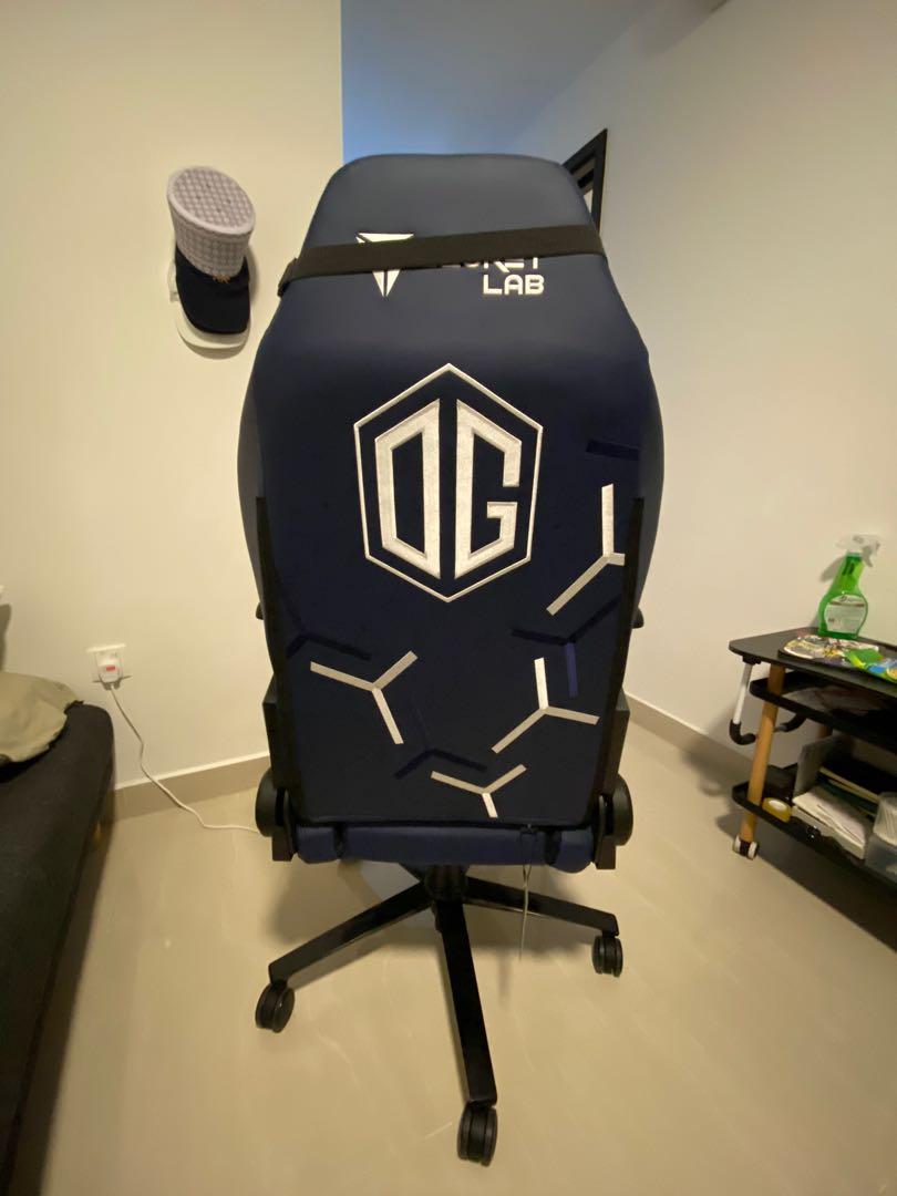 Secret Lab Omega OG Gaming Chair, Men's Fashion, Activewear on Carousell