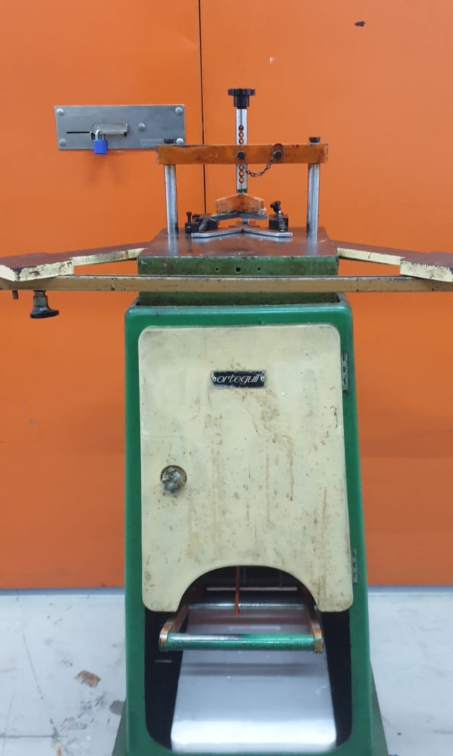 Wood frame stapler machine, Hobbies & Toys, Stationery & Craft, Craft ...