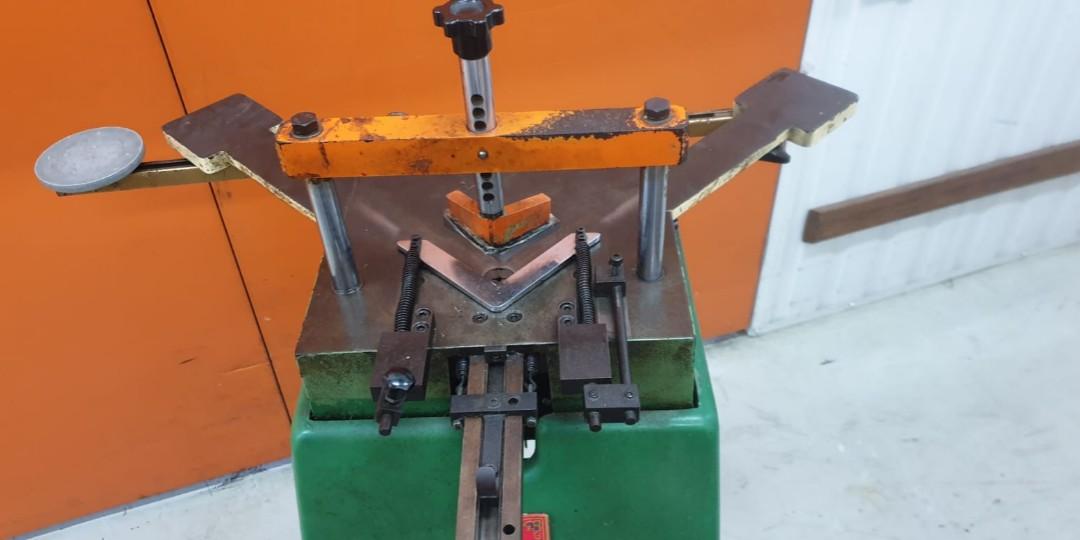 Wood frame stapler machine, Hobbies & Toys, Stationery & Craft, Craft ...