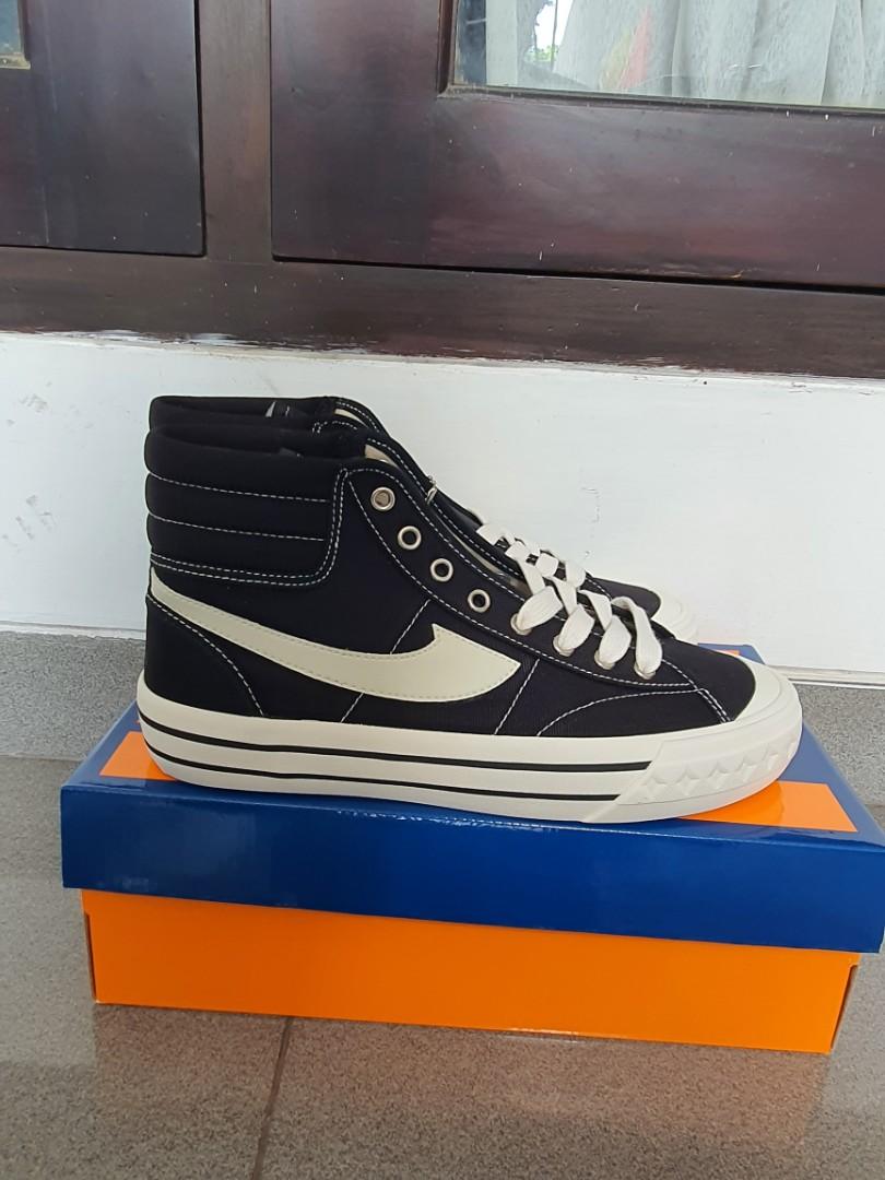 Sepatu Compass Retrograde High Black White, Fesyen Pria, Sepatu ...