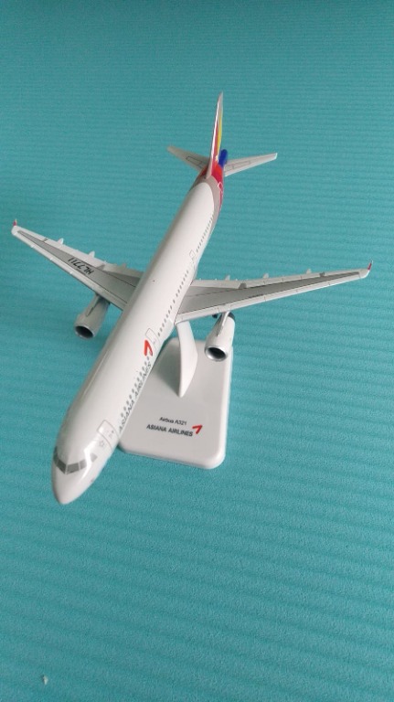 Hogan 1/200 Scale Snap-Fit Aircraft Model (A321), Hobbies & Toys, Toys ...